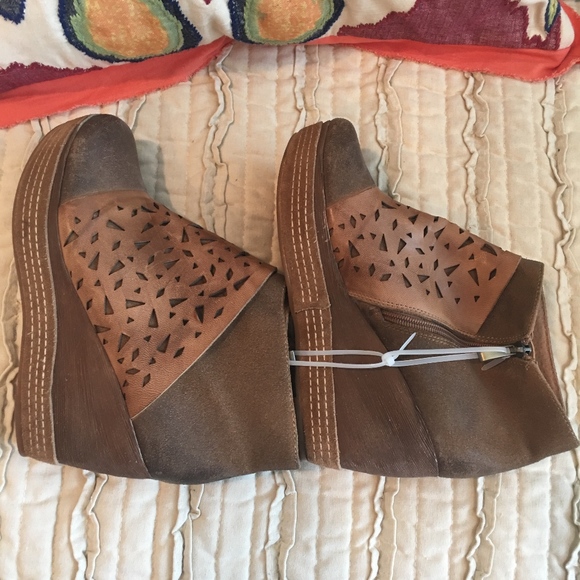 Antelope | Shoes | Antelope Laser Cut Leather Wedge Booties 4 Nwt ...
